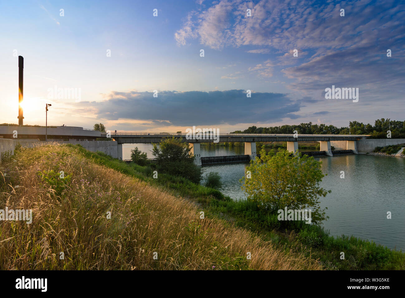 Wien, Vienna: river Neue Donau (New Danube), Wehr (weir) 2 in 22 ...
