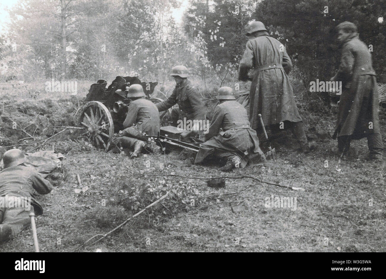 German light infantry gun of world war two hi-res stock photography and ...