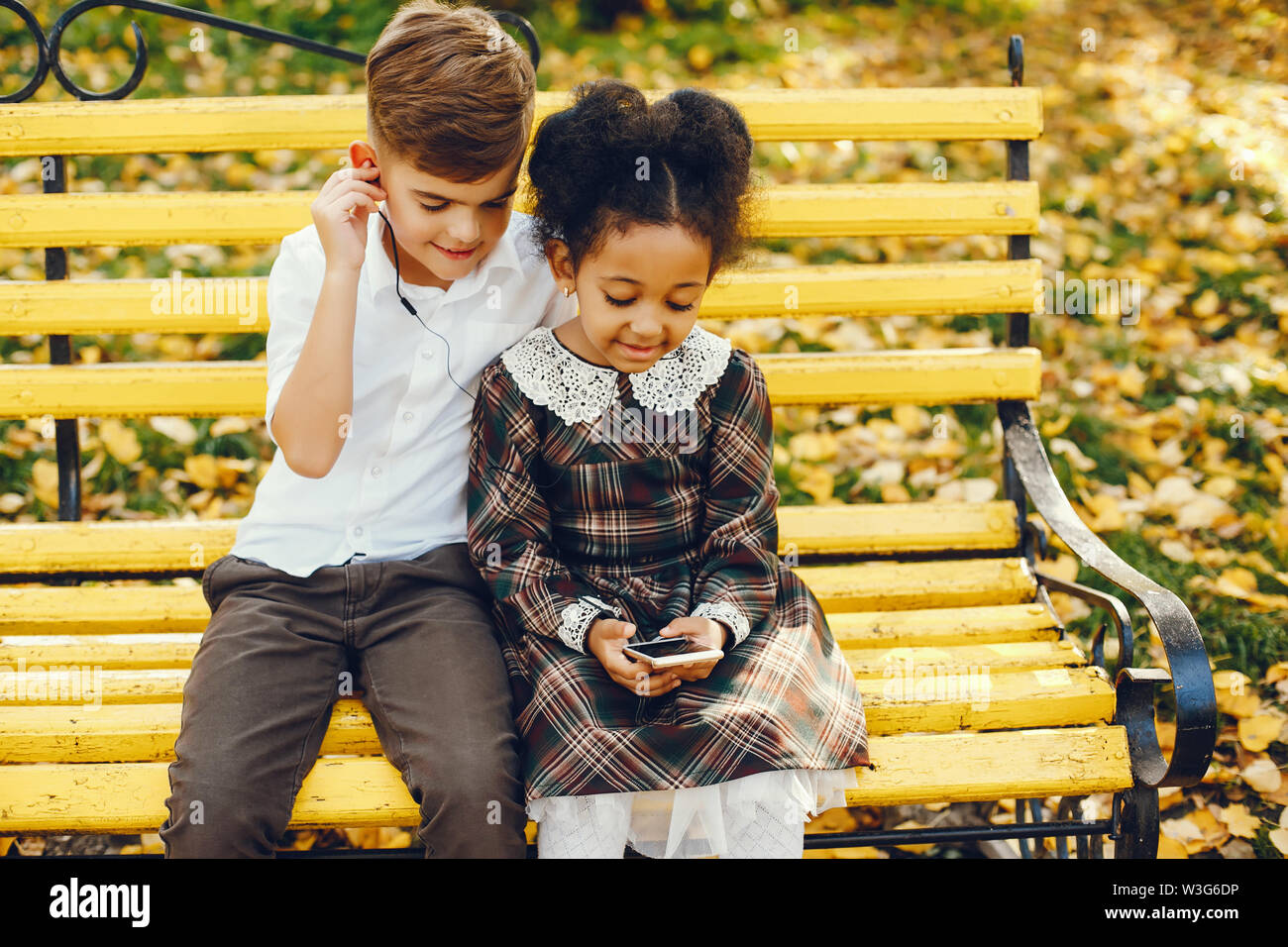 children with phone Stock Photo - Alamy