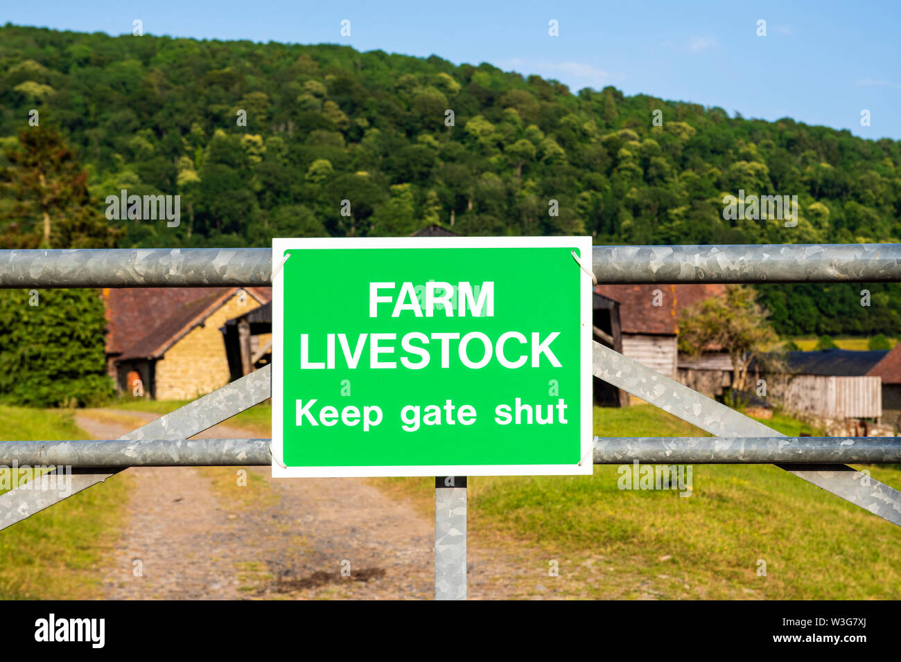 Sign - Farm livestock, keep gate shut Stock Photo - Alamy