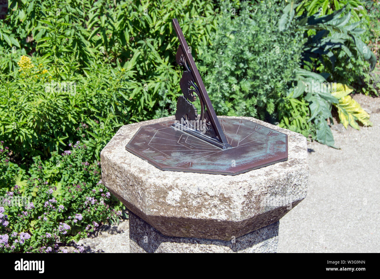 Sundial - Time to Reflect Stock Photo - Alamy