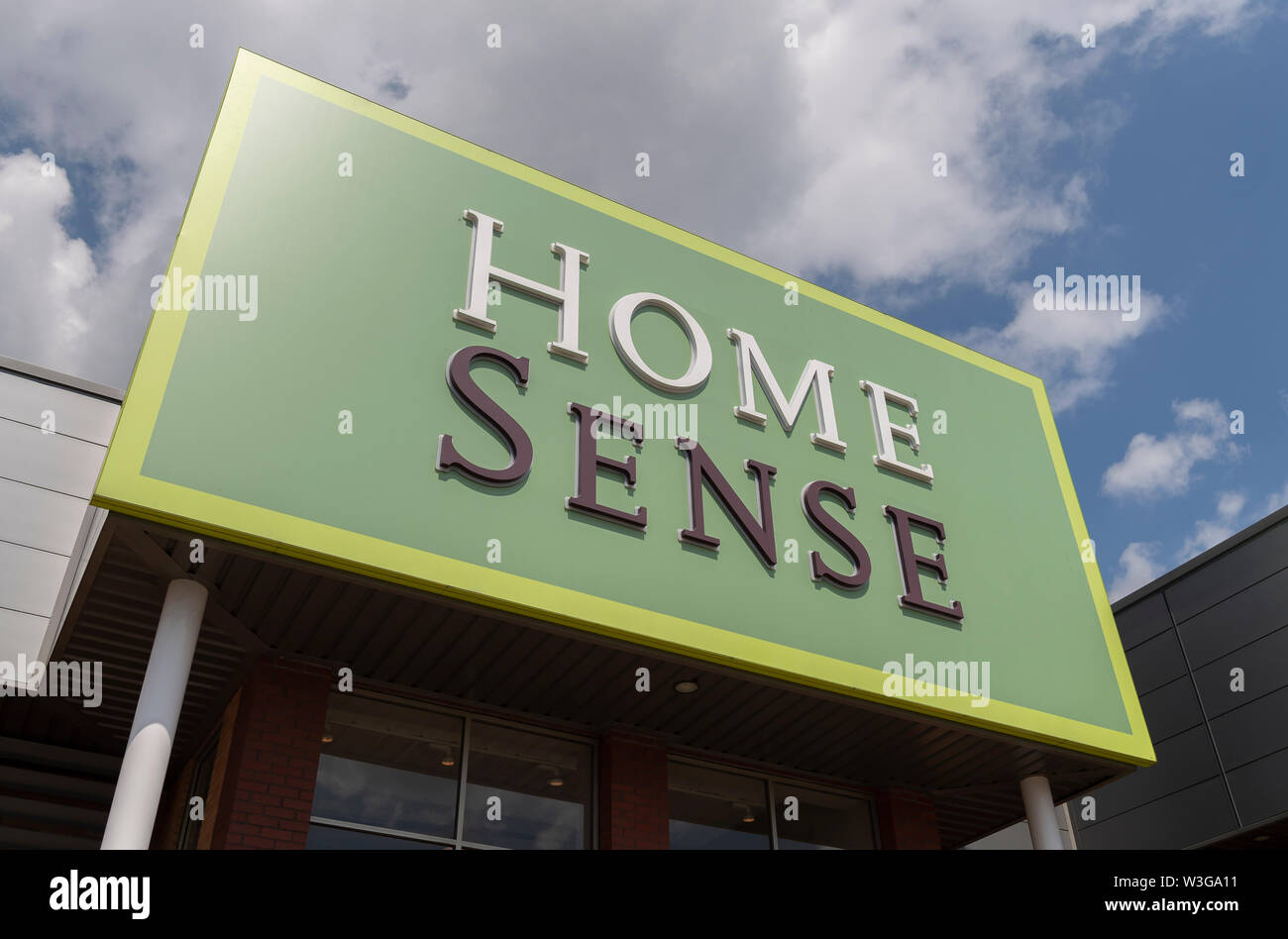 Storefront signage hi-res stock photography and images - Alamy