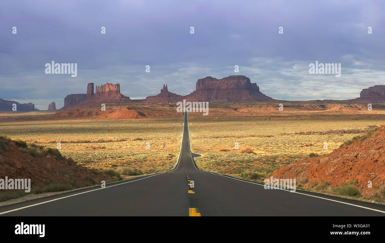Monument valley highway shot hi-res stock photography and images - Alamy