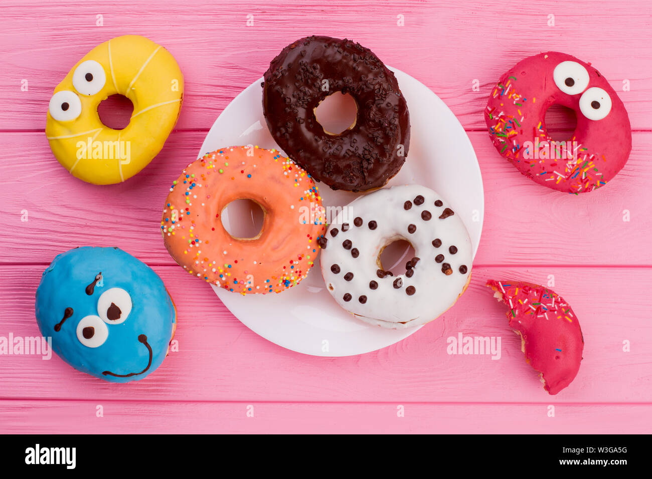 Funny party circle composition hi-res stock photography and images - Alamy