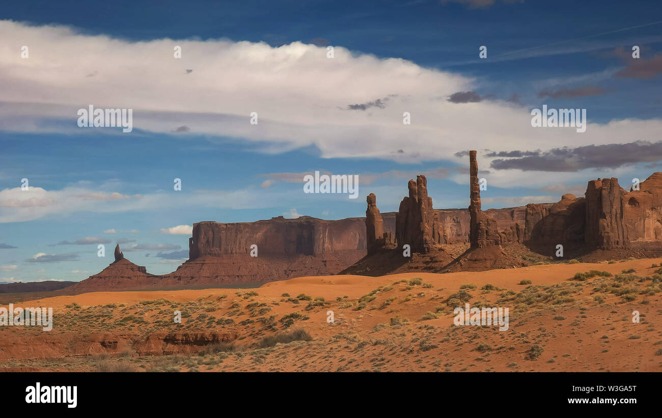totem pole at monument valley in utah, usa Stock Photo - Alamy