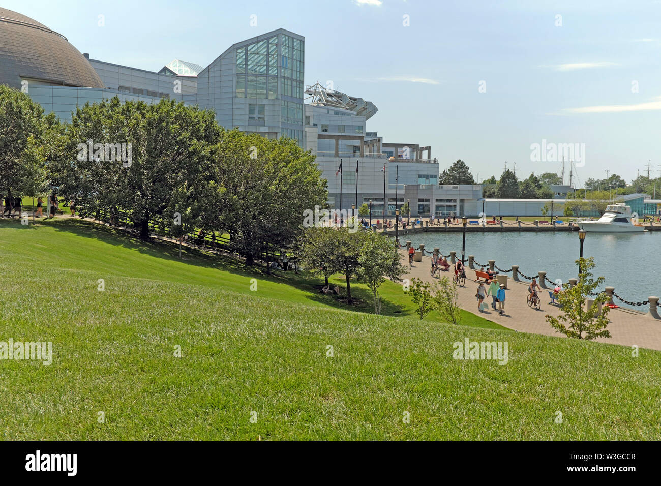 Waterfront walkway hi-res stock photography and images - Alamy