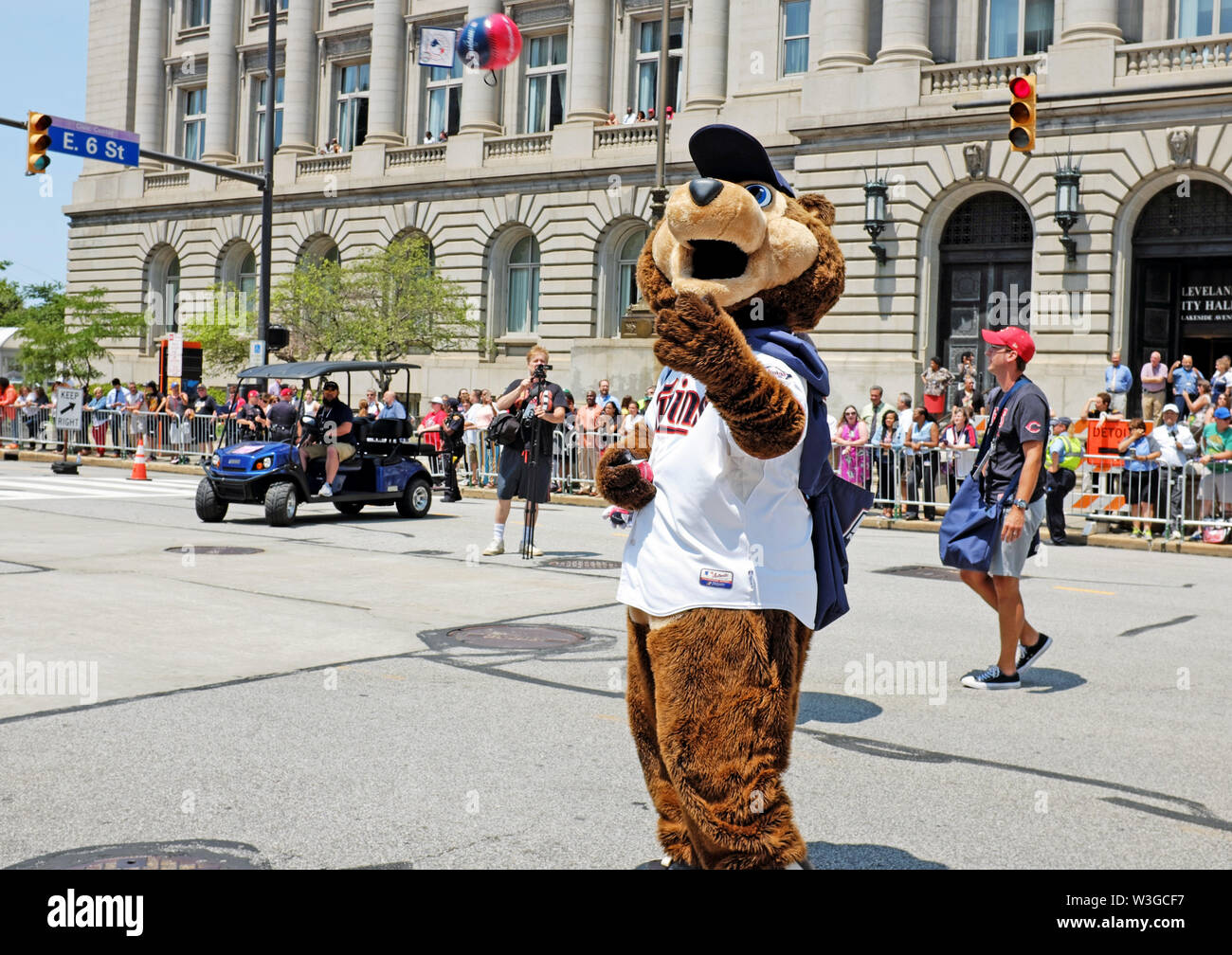 Mascot bear hi-res stock photography and images - Alamy