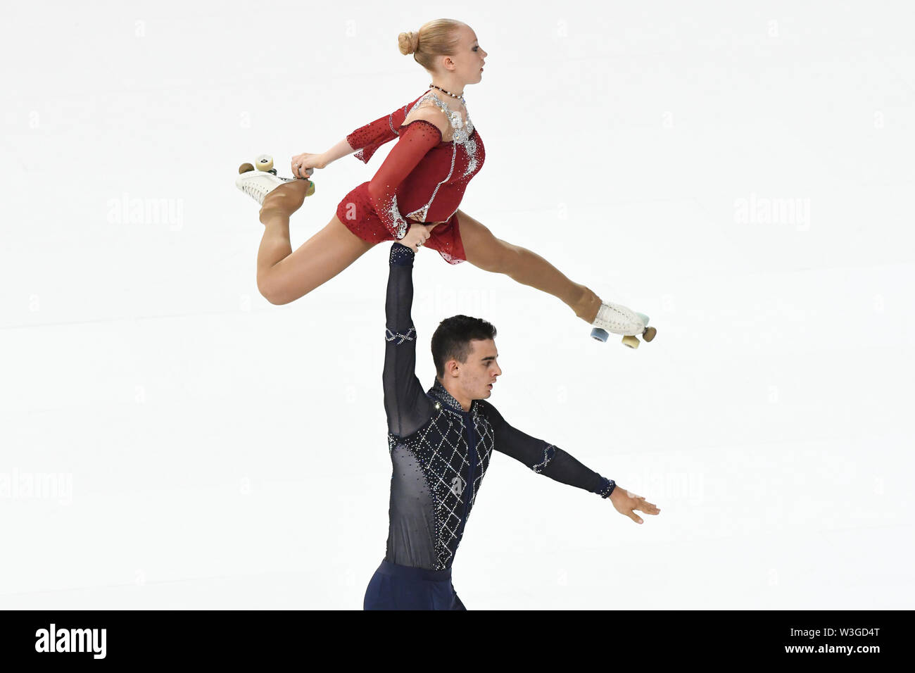 ALICE ESPOSITO & FEDERICO ROSSI from Italy, performs in Senior Pairs ...