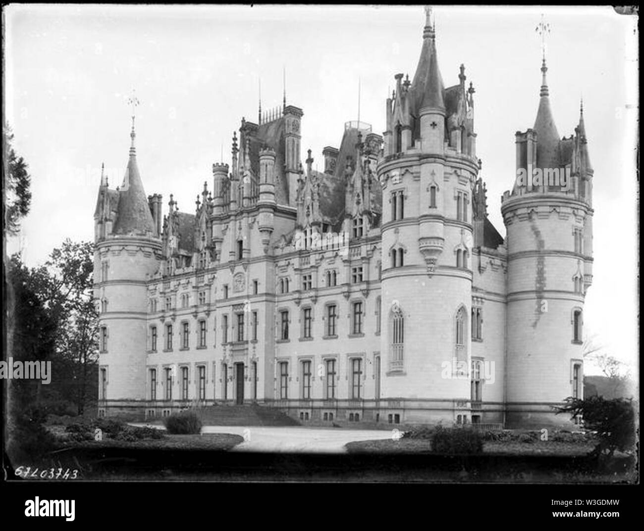 Chateau de challain hi-res stock photography and images - Alamy