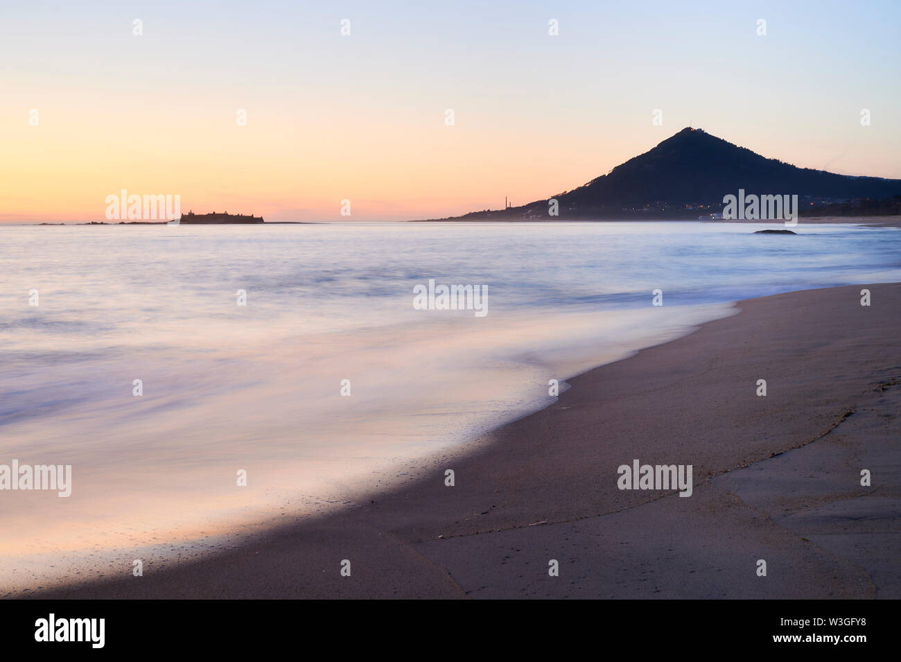 Portugal moledo beach hi-res stock photography and images - Alamy