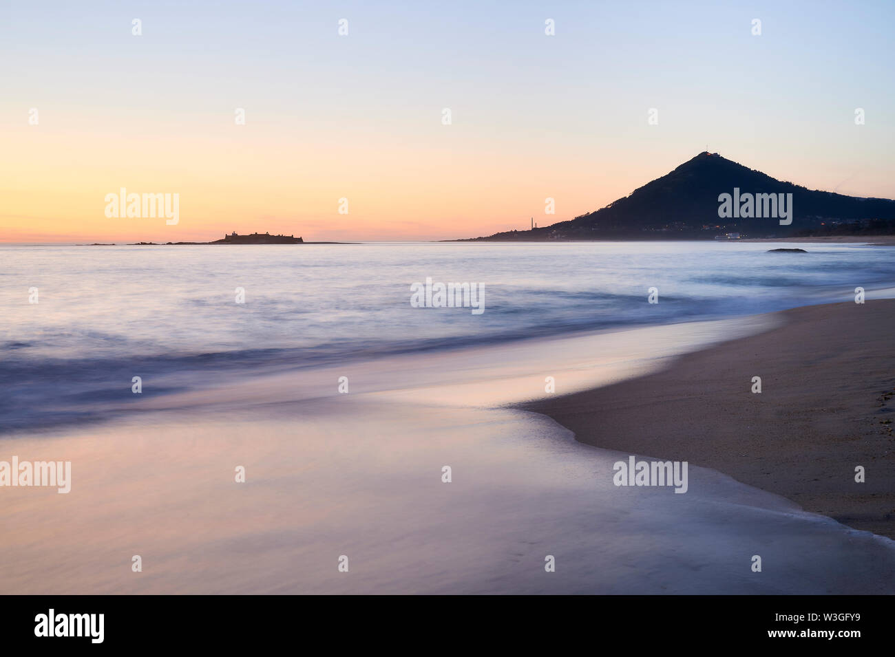 Portugal moledo beach hi-res stock photography and images - Alamy