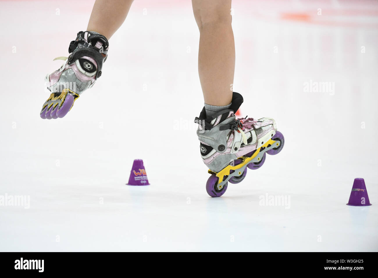 SU ROU RONG from Taipei, performs in Slalom Classic for Junior Ladies ...