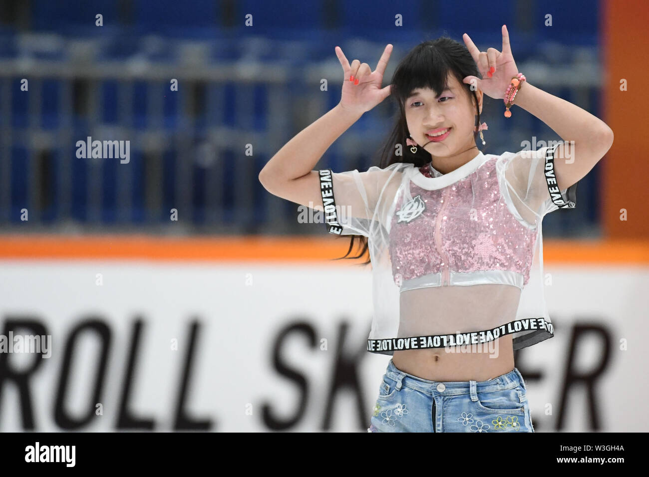 SU ROU RONG from Taipei, performs in Slalom Classic for Junior Ladies ...