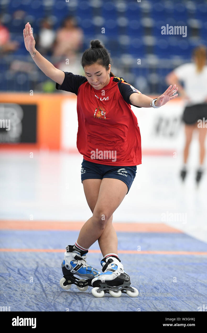 ZHU CHEN MUYAN from Spain performs in Slides for Senior Women Inline ...