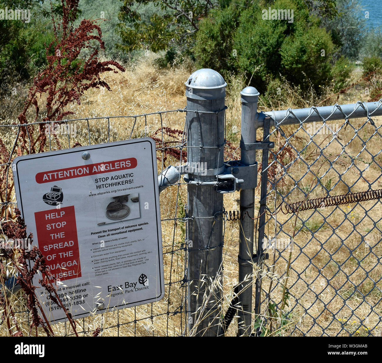 Invasive aquatic species warning sign hi-res stock photography and ...
