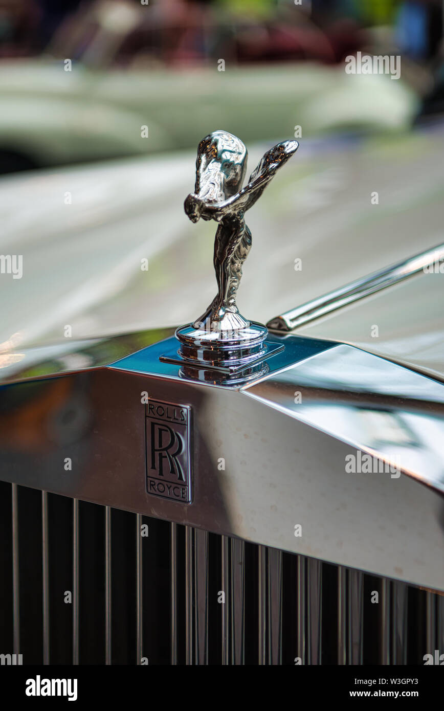 FRIEDRICHSHAFEN - MAY 2019: logo emblem of ROLLS-ROYCE CORNICHE 1986 ...