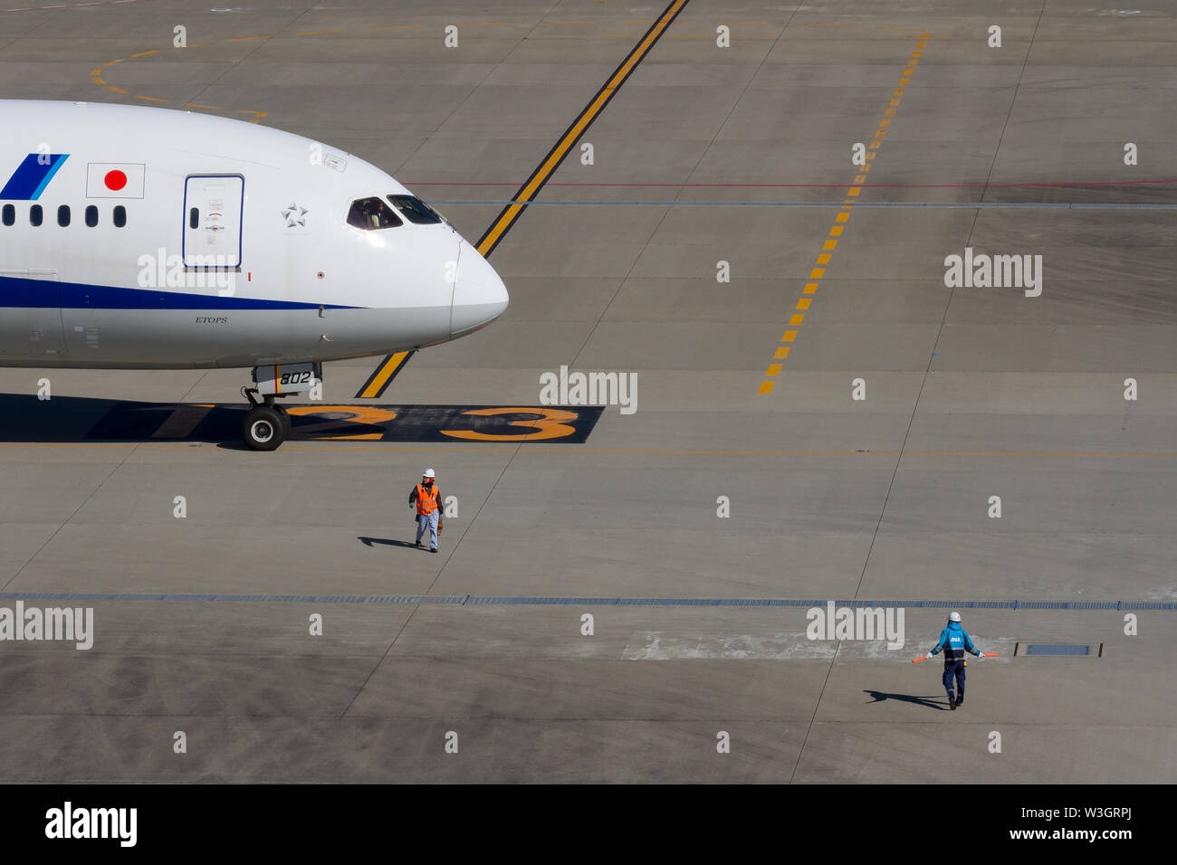 Boeing 787 on ground hi-res stock photography and images - Alamy