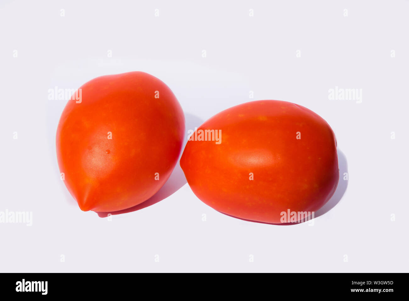 Two tomatos hi-res stock photography and images - Alamy