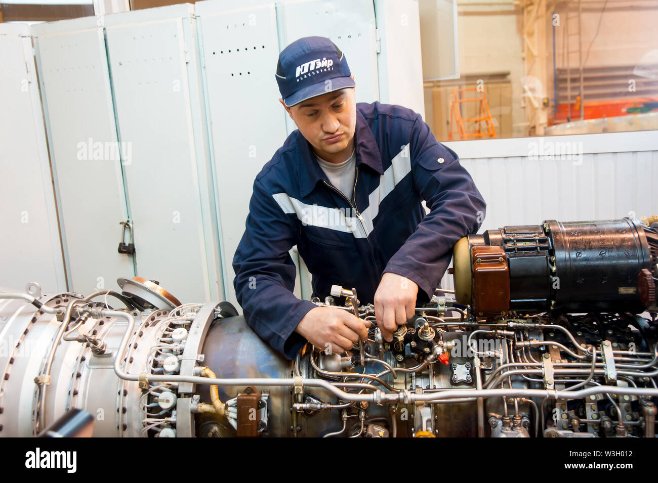 Worker maintaining helicopter engine. Tyumen Stock Photo - Alamy