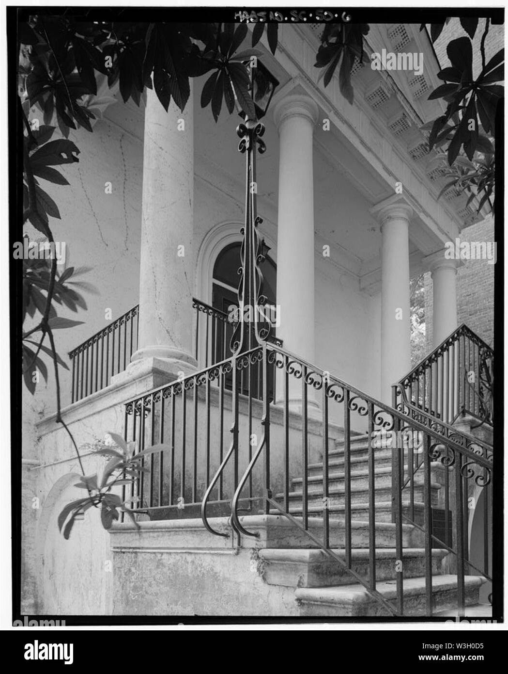 Photo of circular congregational church hi-res stock photography and ...