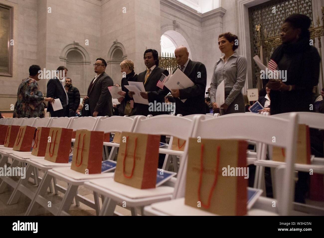 Naturalization ceremonies history hi-res stock photography and images ...