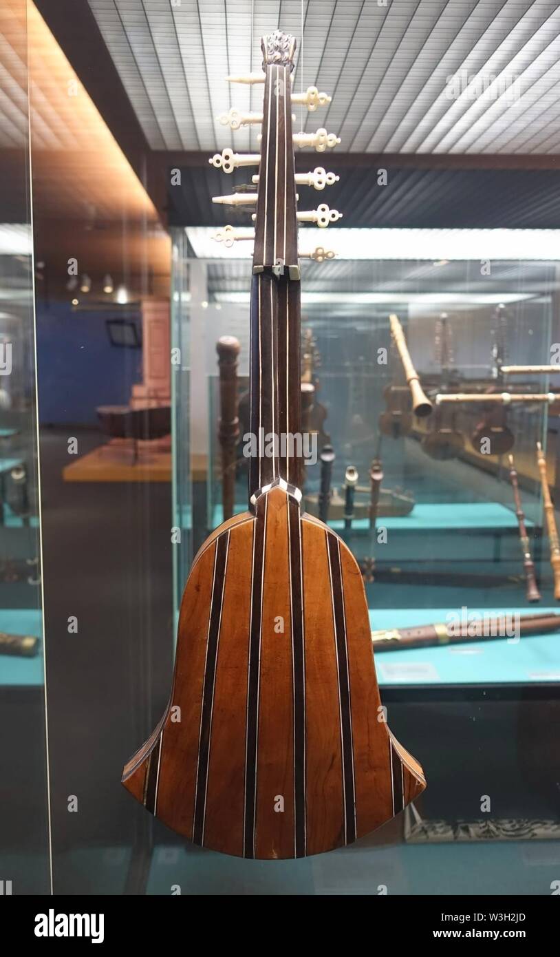 Cittern hi-res stock photography and images - Alamy