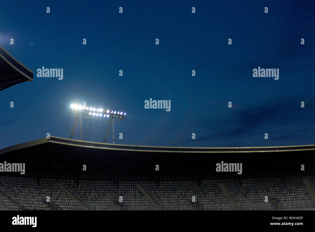 Stadium lights hi-res stock photography and images - Alamy