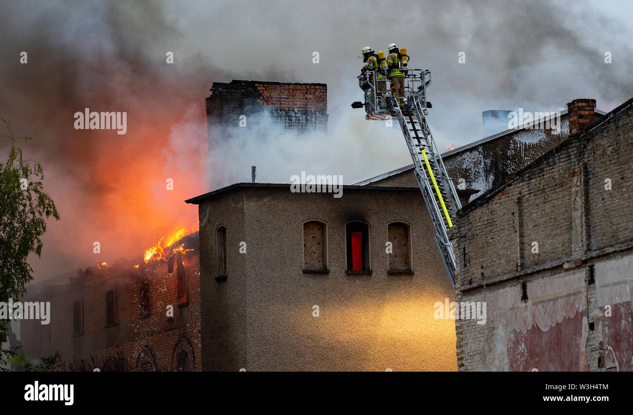Berlin, Germany. 16th July, 2019. Dense smoke and flames stand above ...