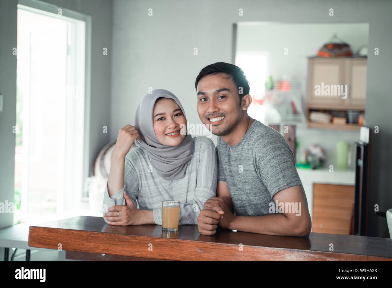 Muslim woman sitting kitchen hi-res stock photography and images - Alamy