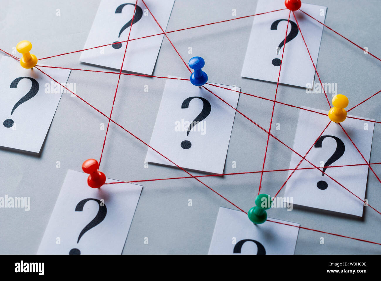 Thumb tacks joined string hi-res stock photography and images - Alamy