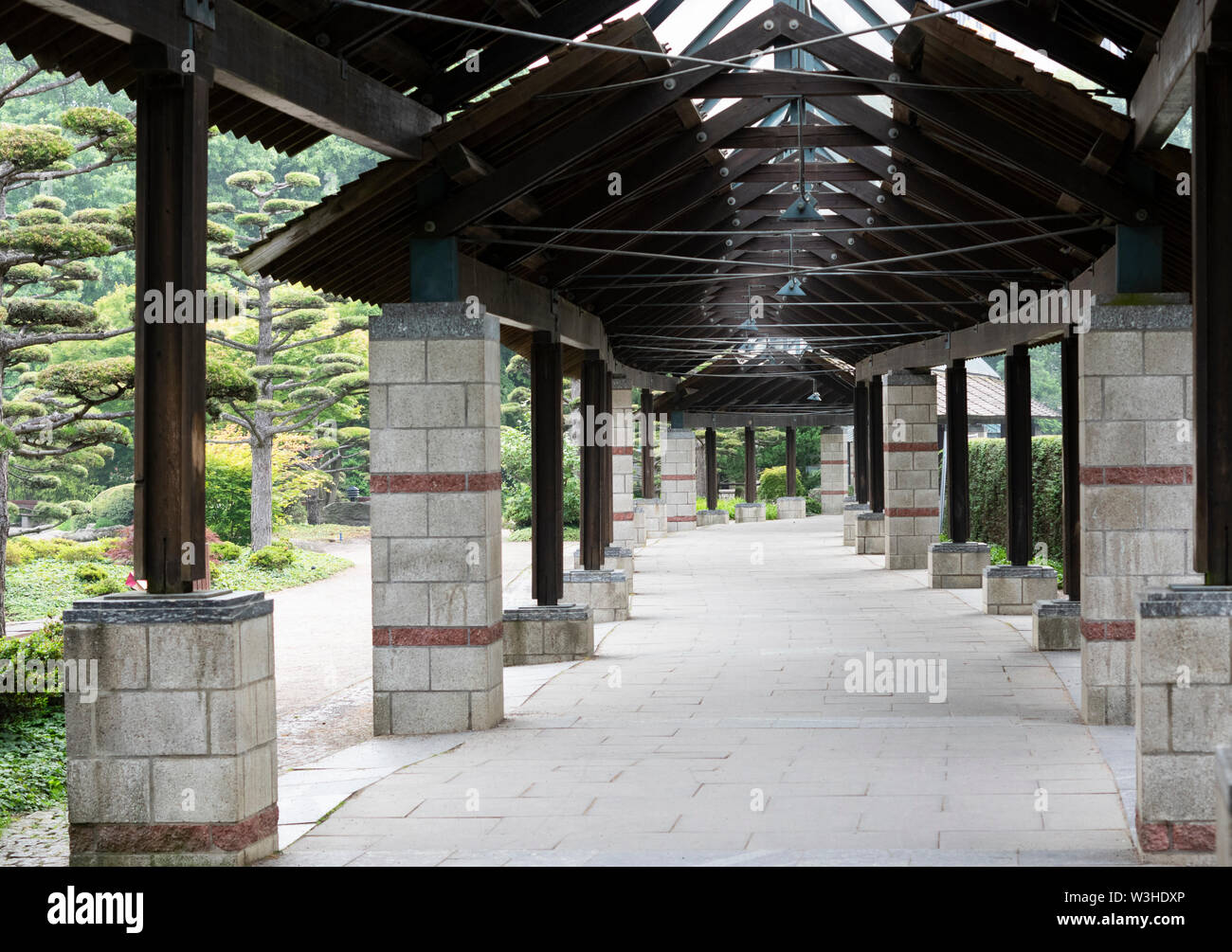 Covered pathway hi-res stock photography and images - Alamy