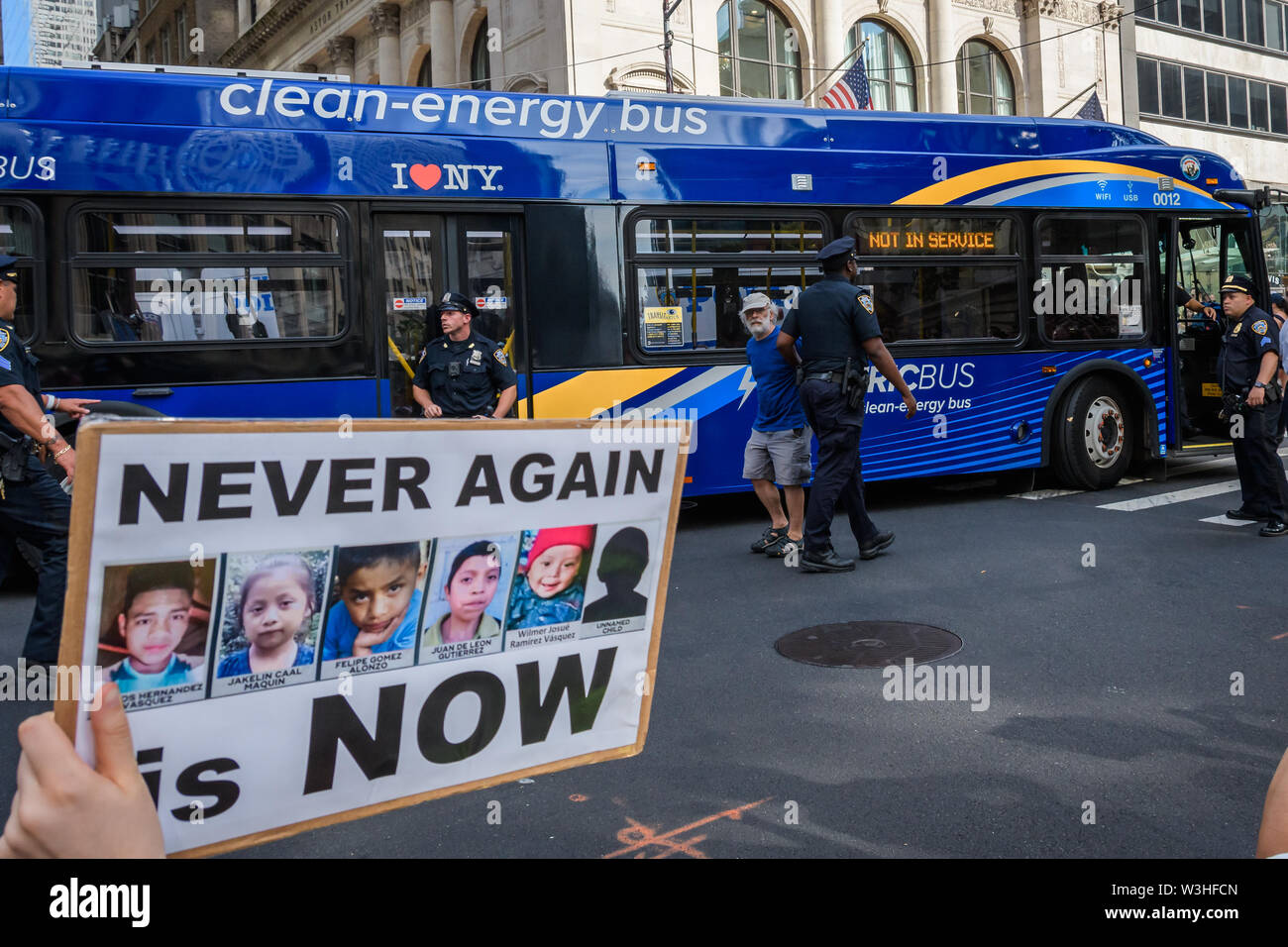 Stop ice raids hi-res stock photography and images - Alamy