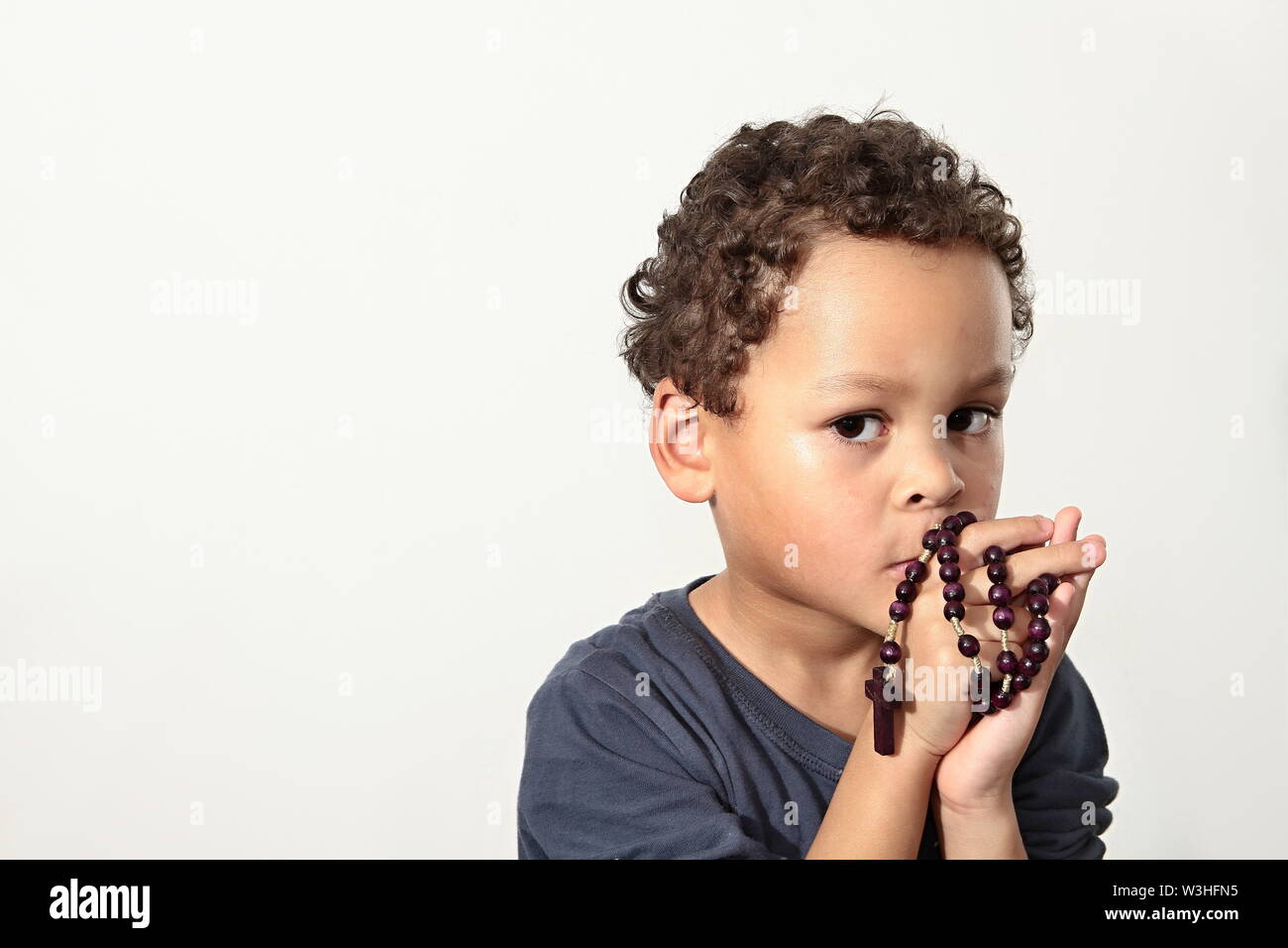 Child praying cross hi-res stock photography and images - Alamy