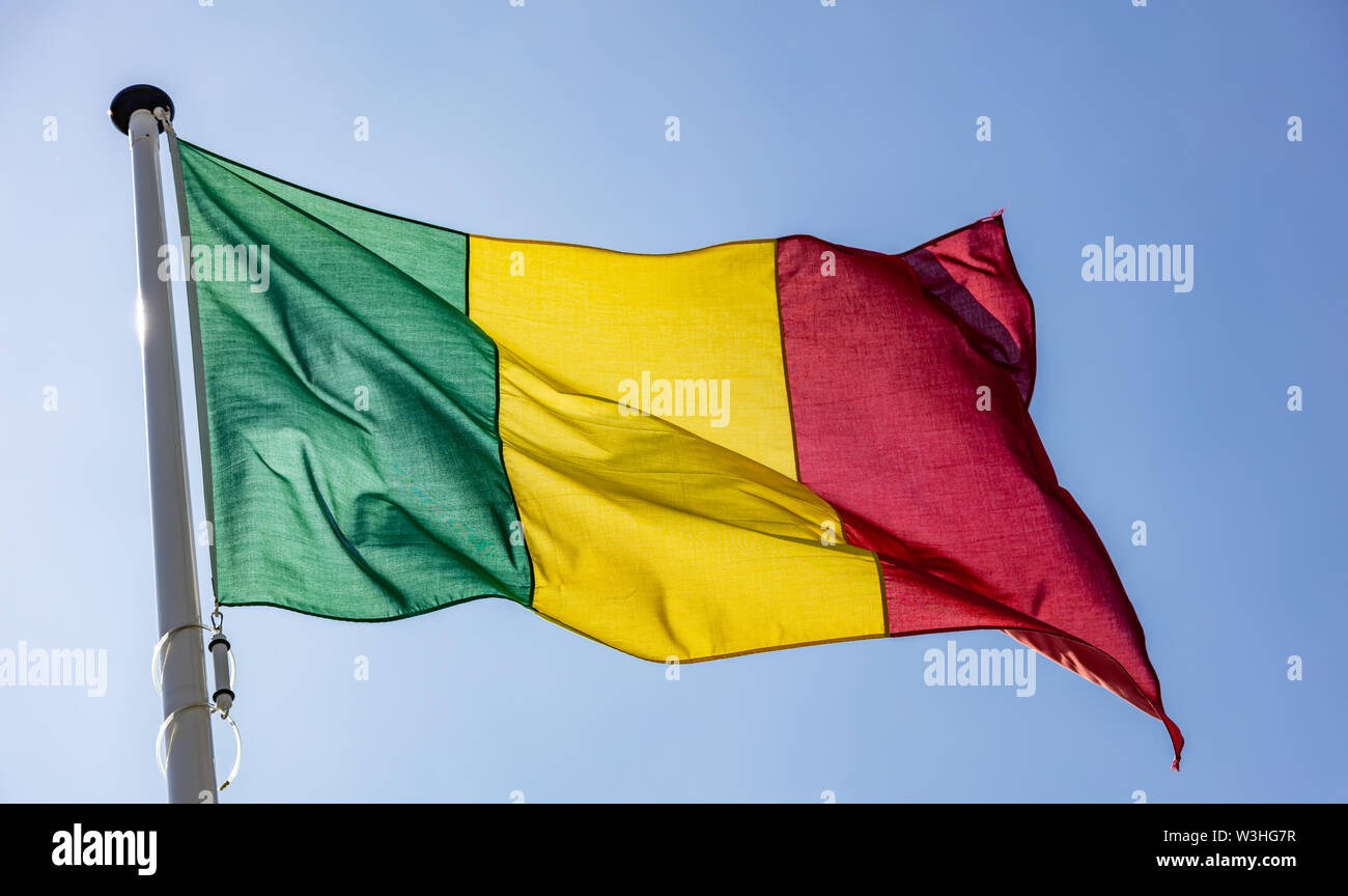 Waving flag of mali hi-res stock photography and images - Alamy