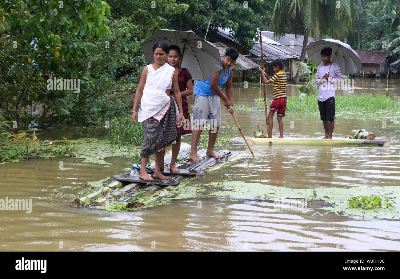 Raft in floods hi-res stock photography and images - Alamy
