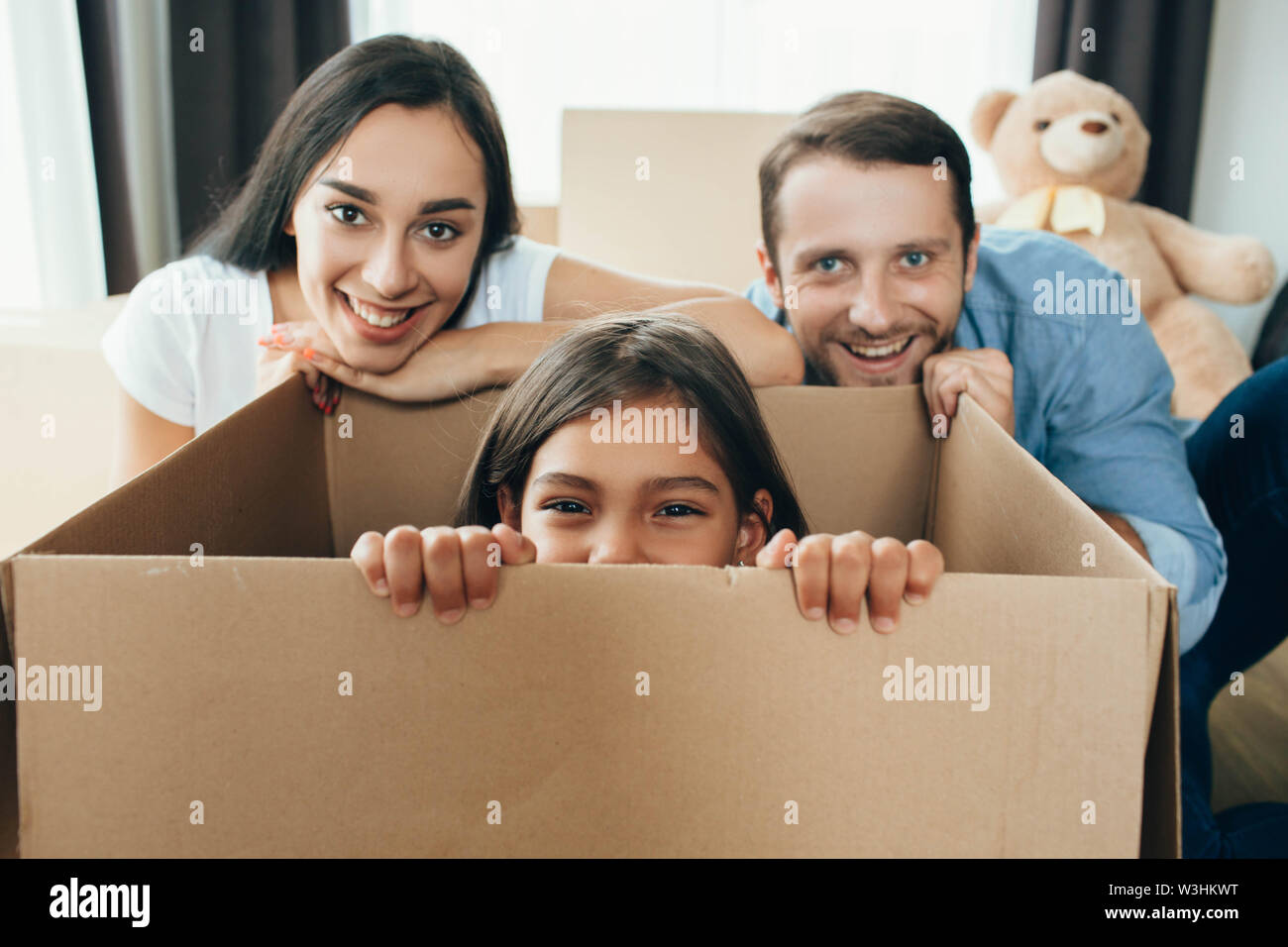 Unpacking boxes hi-res stock photography and images - Alamy