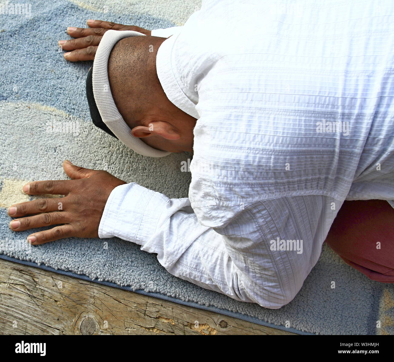 A muslim man praying Stock Photo - Alamy