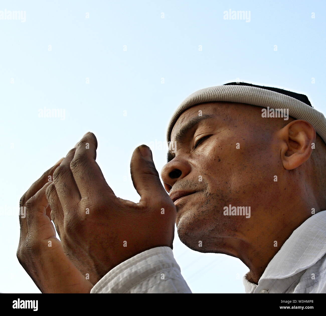 Jesus christ hands outstretched hi-res stock photography and images - Alamy