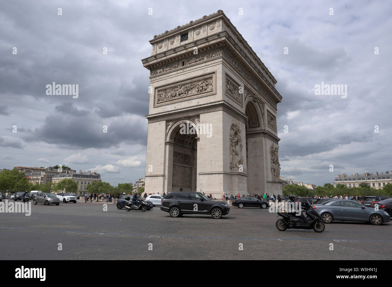 Arc de triomphe roundabout hi-res stock photography and images - Alamy