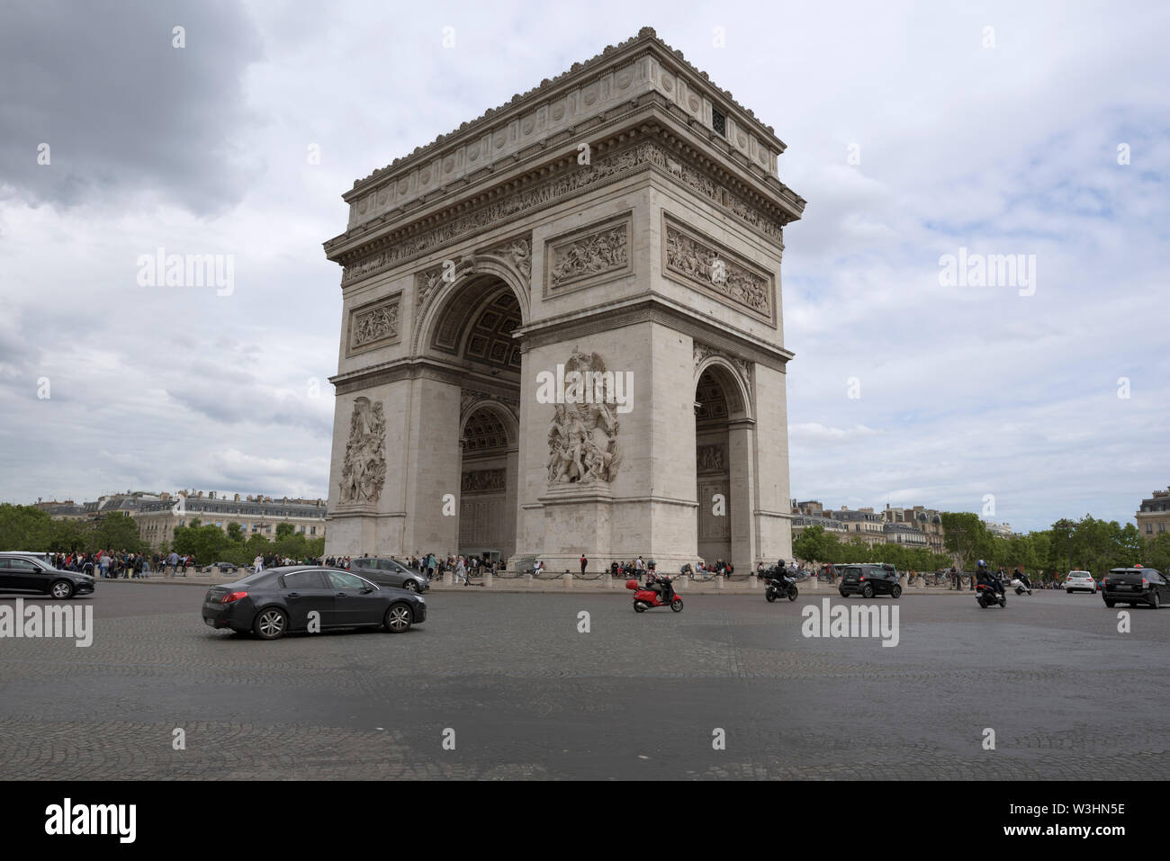 Arc de triomphe roundabout hi-res stock photography and images - Alamy