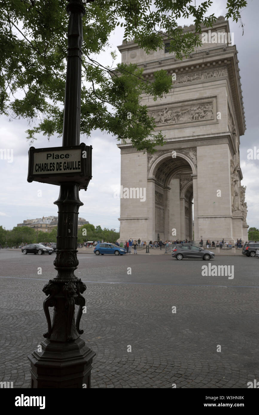 Roundabout of place de letoile square hi-res stock photography and ...