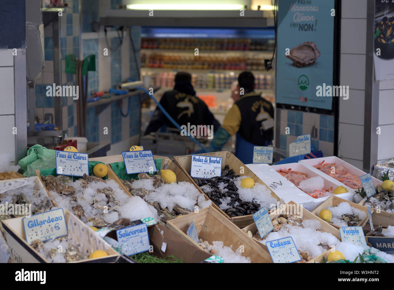 fresh seafood market, Paris, France Stock Photo - Alamy