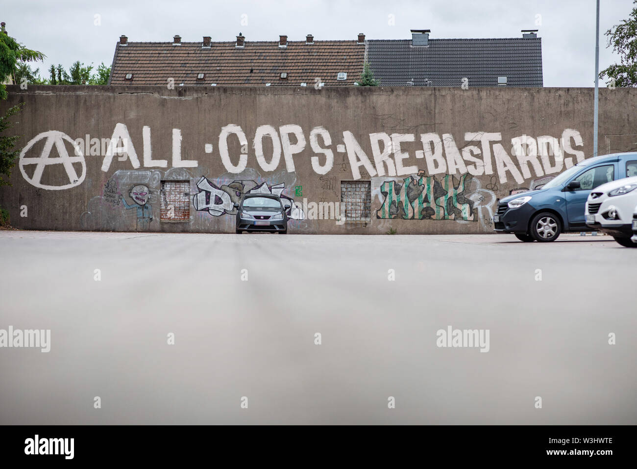 Offensive graffiti police hi-res stock photography and images - Alamy