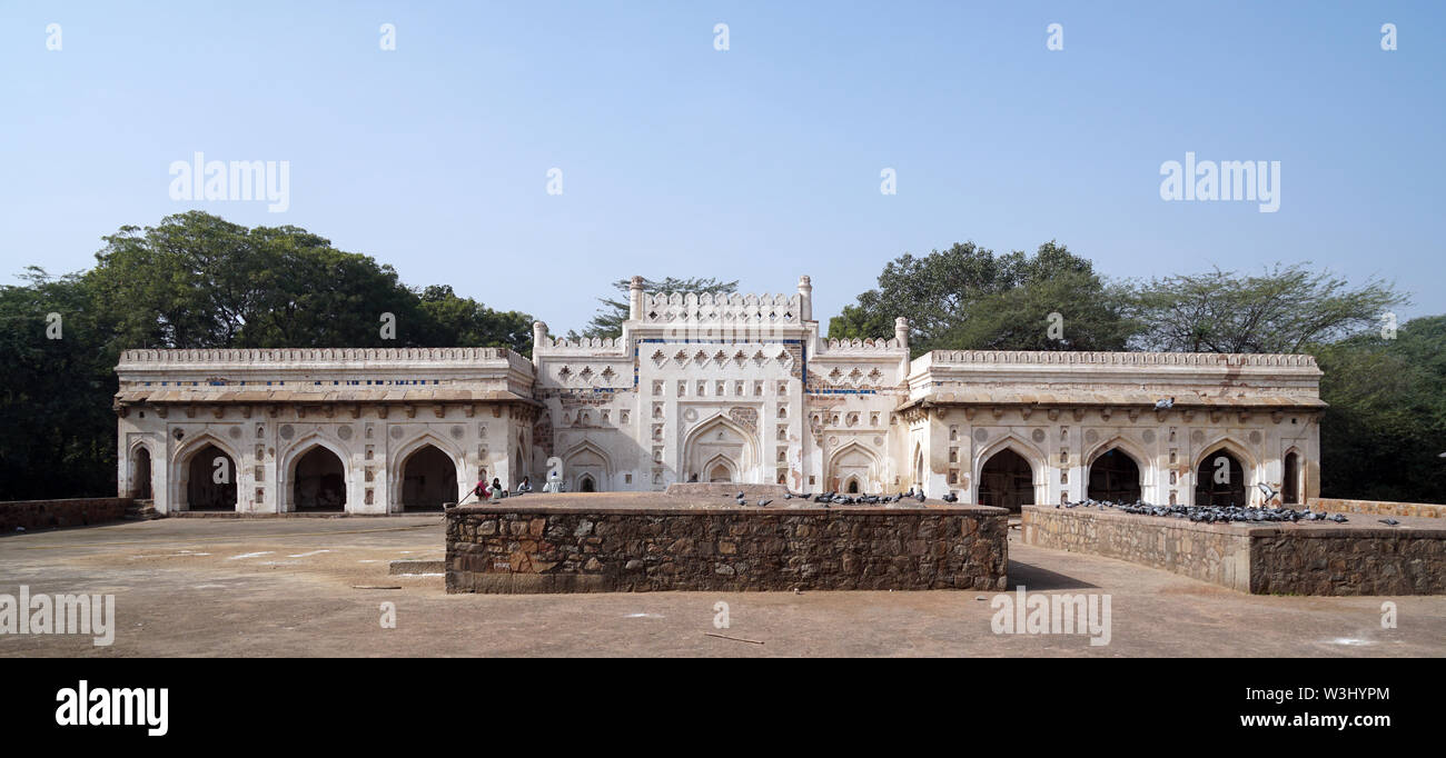 Madhi masjid delhi hi-res stock photography and images - Alamy