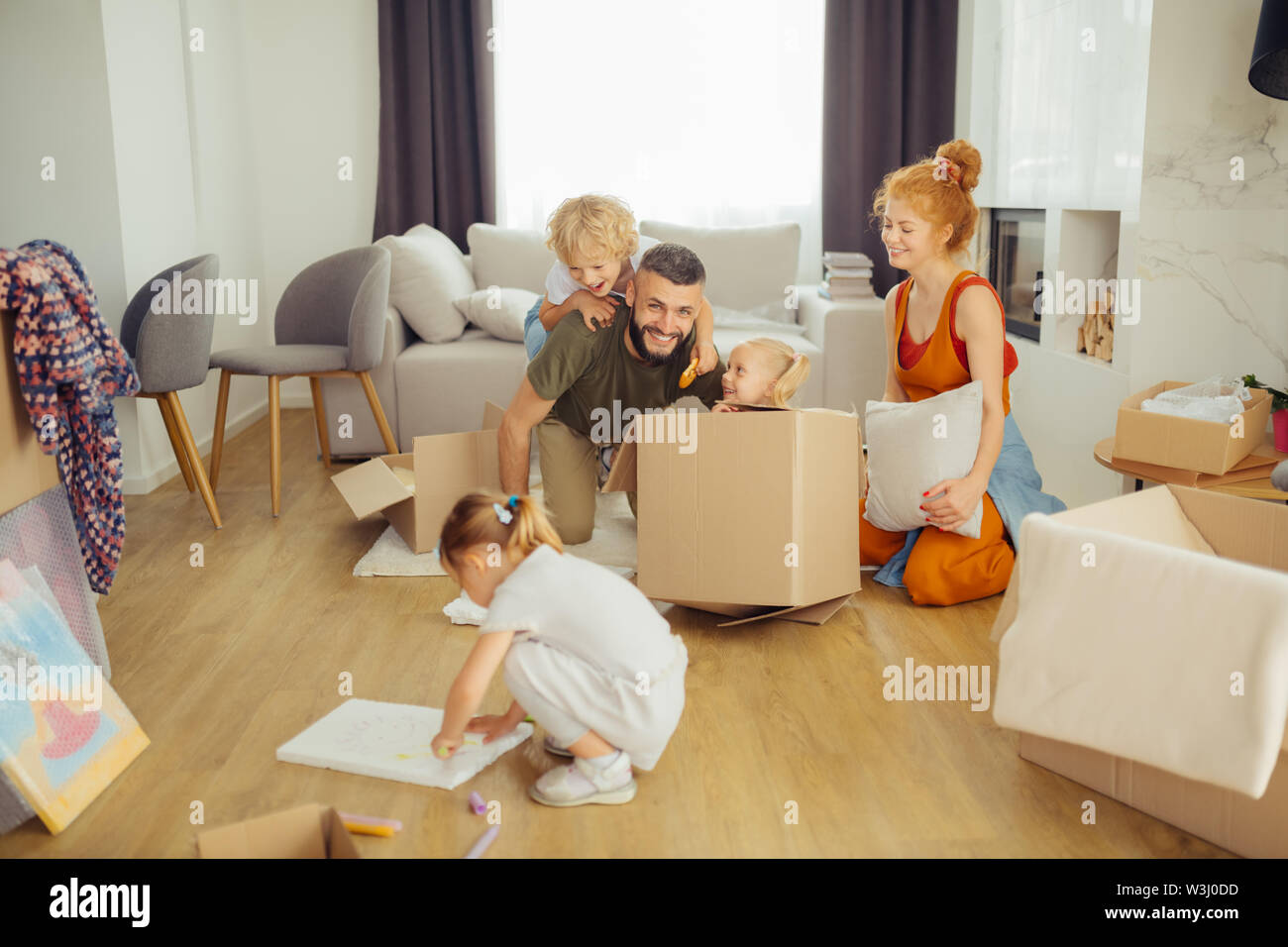 Big happy family drawing together hi-res stock photography and images ...