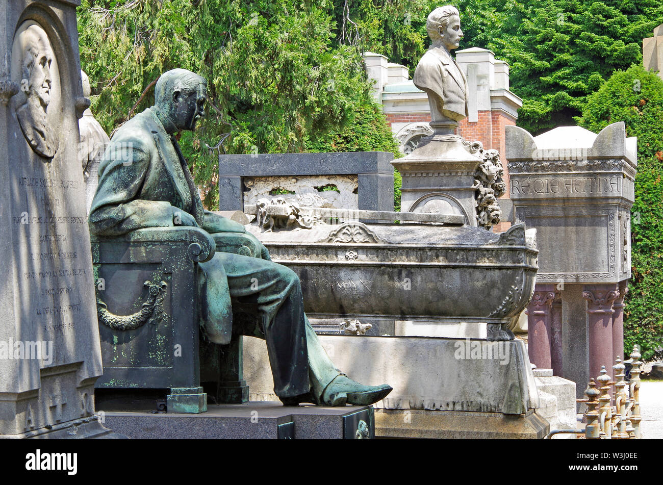 Modern cemeteries hi-res stock photography and images - Alamy