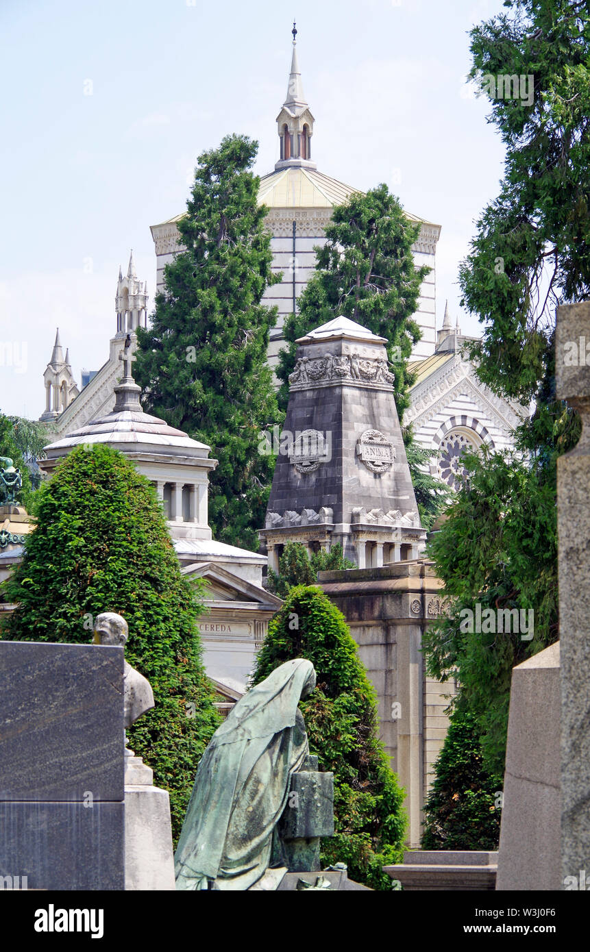 Bronze of veiled woman praying hi-res stock photography and images - Alamy