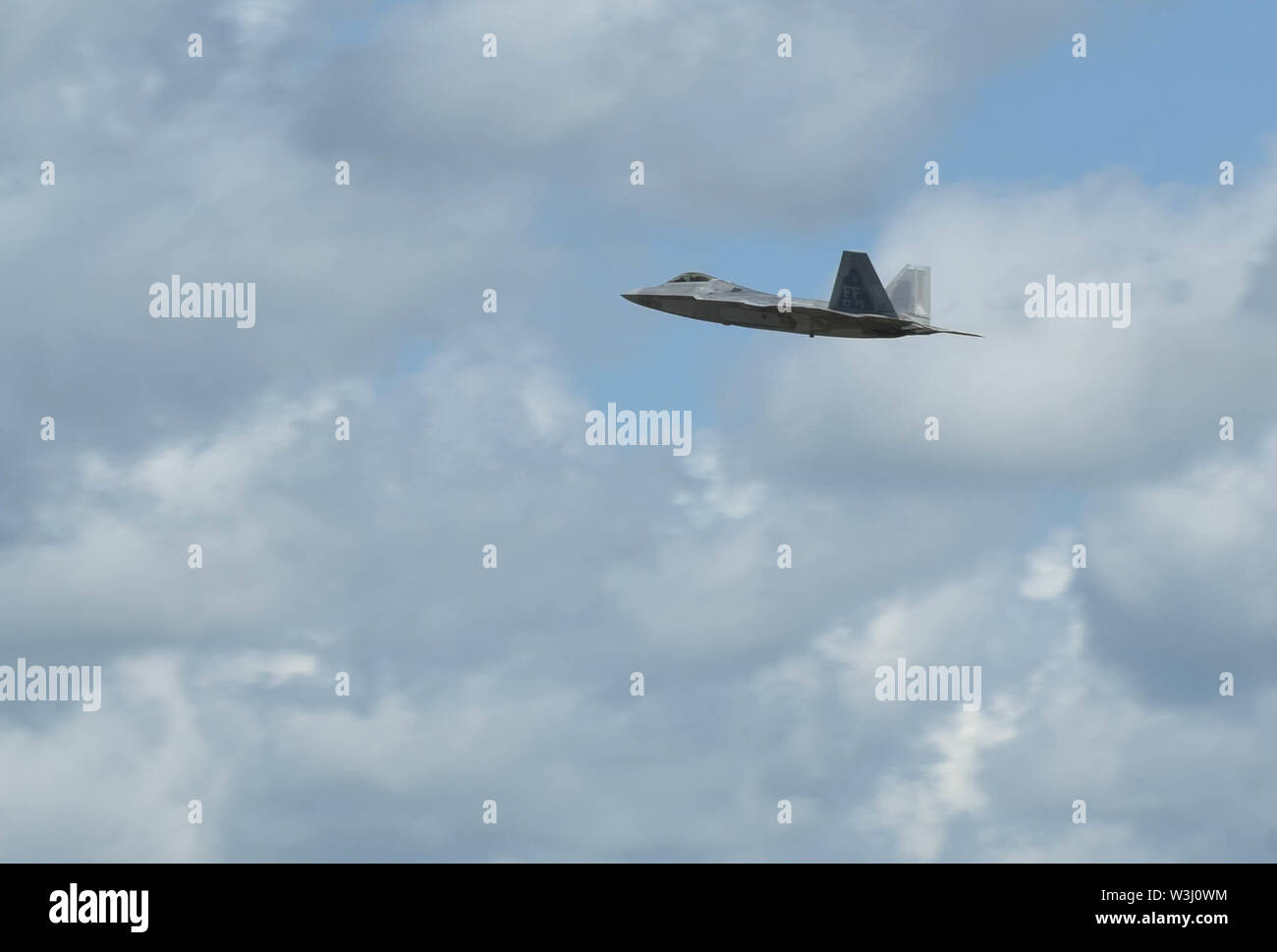 A U.S. Air Force F-22 Raptor takes off at Joint Base Langley-Eustis ...