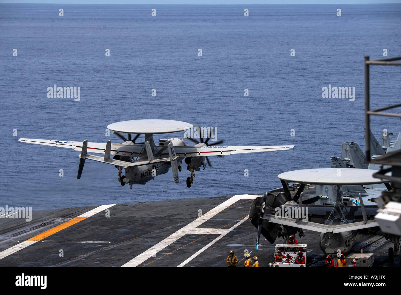 190714-N-GC347-0032 ATLANTIC OCEAN (July 14, 2019) An E-2D Hawkeye ...