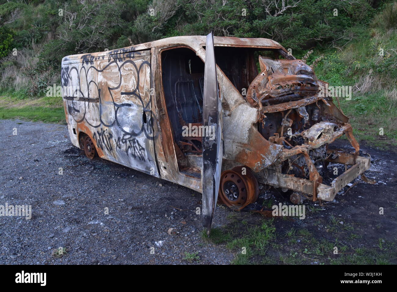 Burnt wreckage hi-res stock photography and images - Alamy